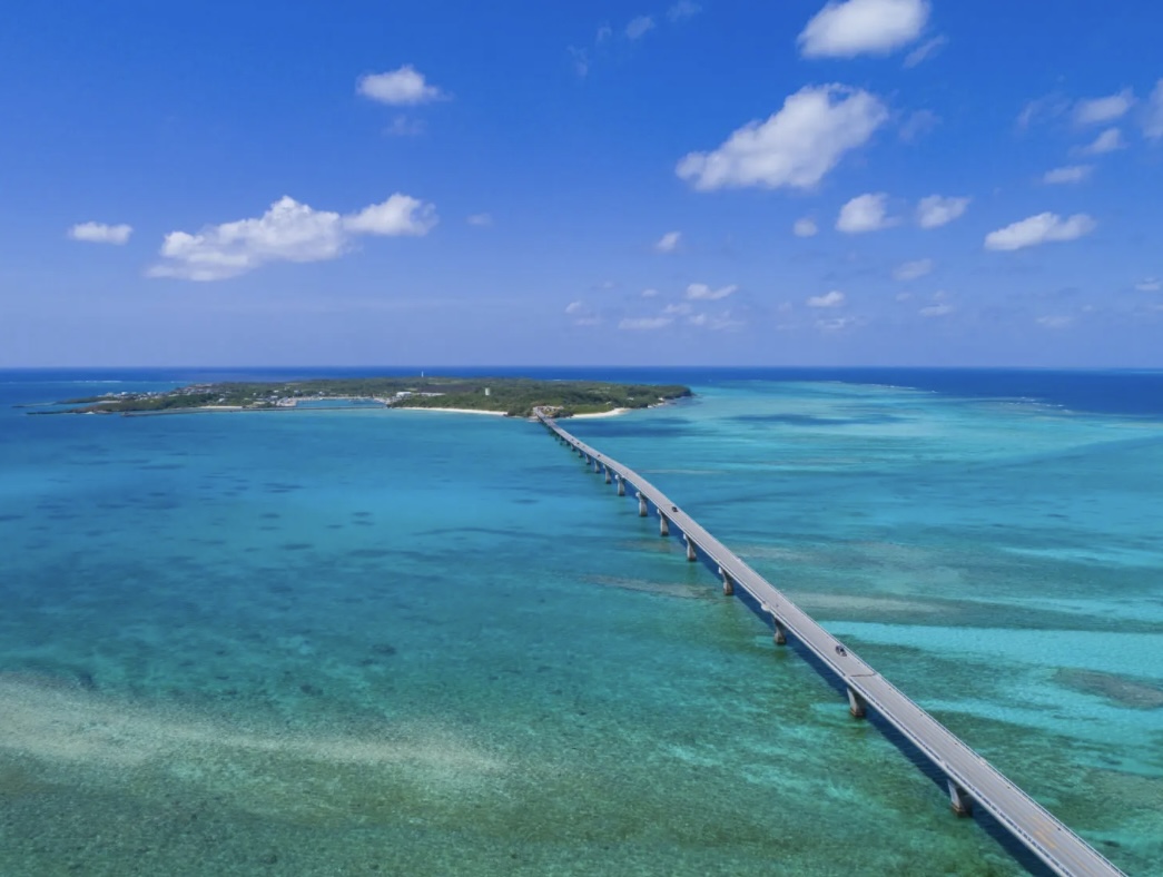 Ikema Bridge”A 1,425-meter-long bridge connecting Miyako Island and ...