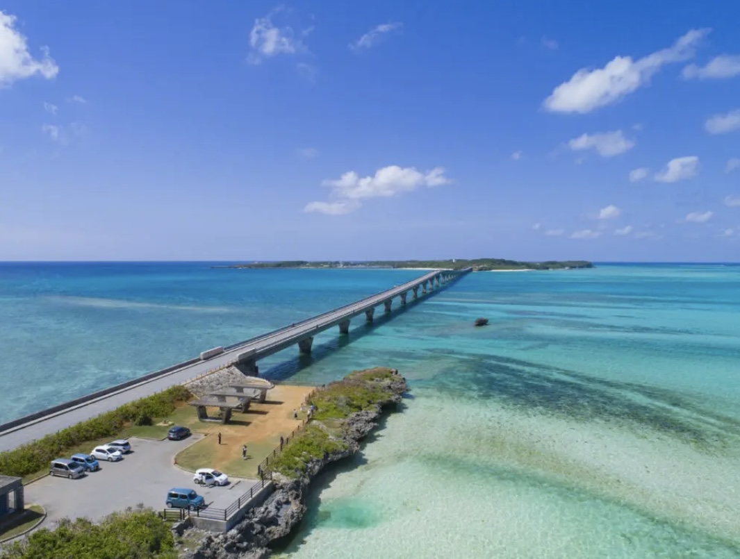 Ikema Bridge”A 1,425-meter-long bridge connecting Miyako Island and ...