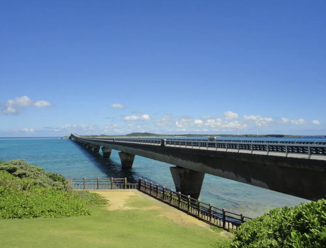 Ikema Bridge”A 1,425-meter-long bridge connecting Miyako Island and ...